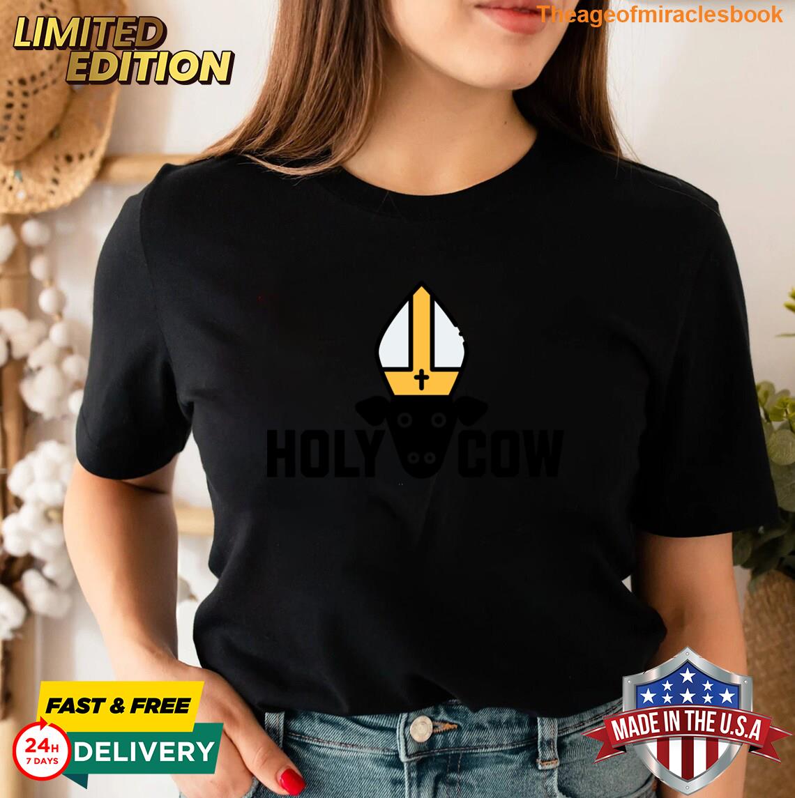 Holy Cow Funny Cow Pope Hat Christian Pope Cow Design T-shirt