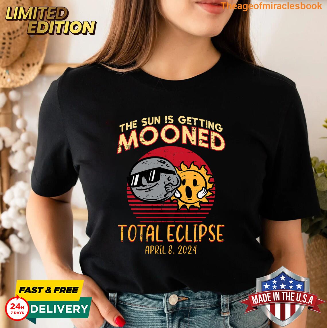 Total Eclipse Sun Getting Mooned April 8 2024 Men Kids T-shirt