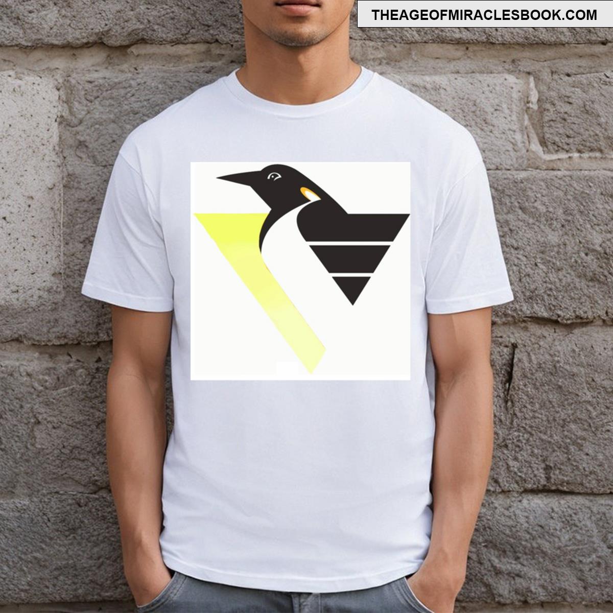 Gradient Robo Penguin Essential T-shirt