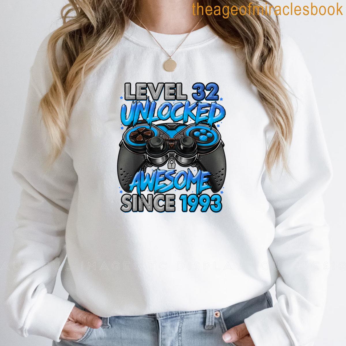 Level 32 Unlocked Awesome Since 1993 32nd Birthday Gaming T-shirt