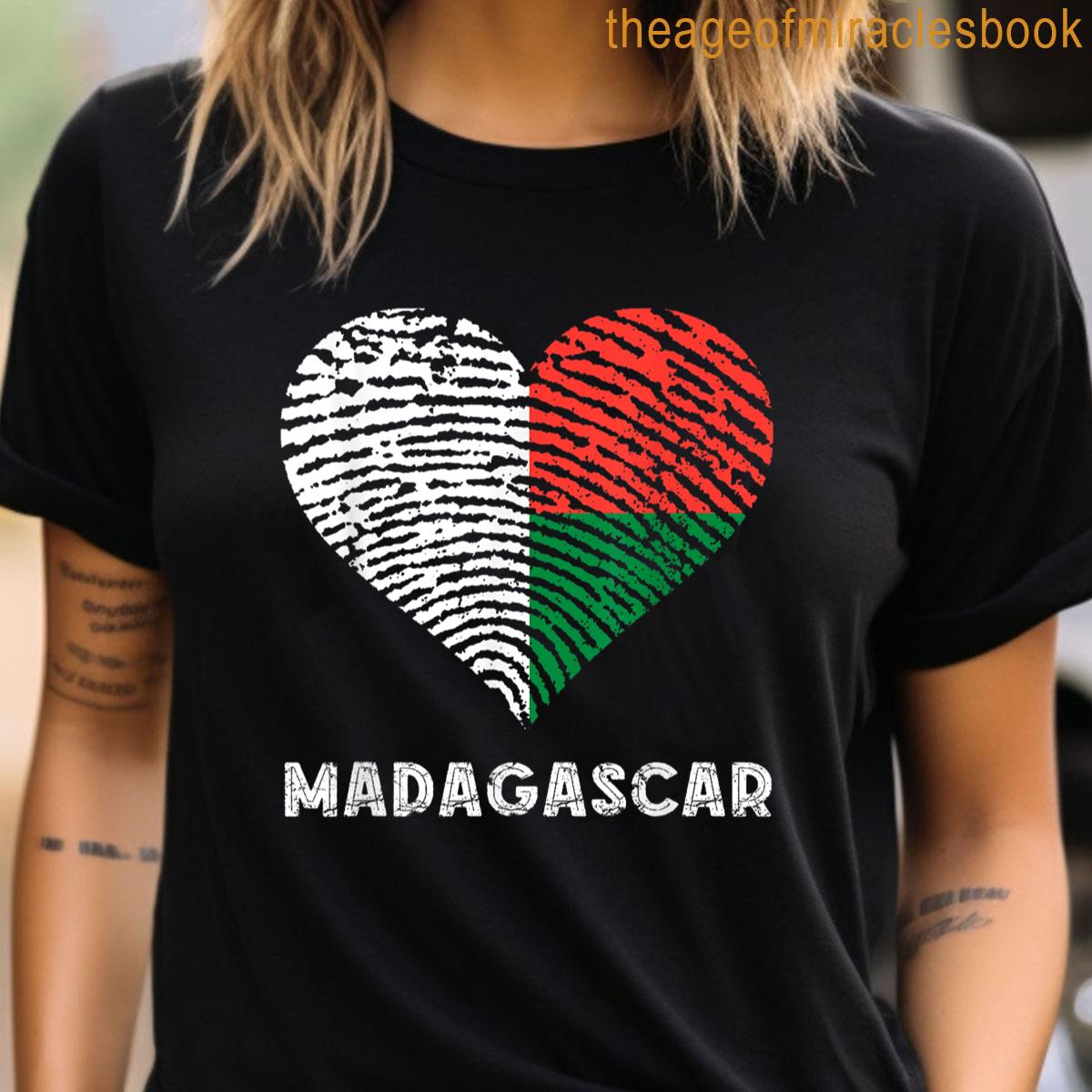 Madagascar Vintage Heart Malagasy Roots Malagasy Flag T-shirt