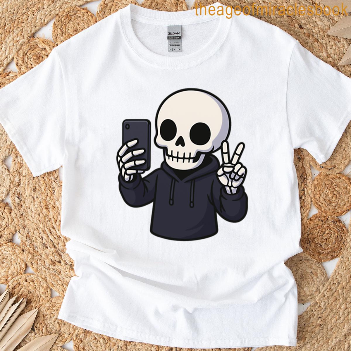 Skeleton Taking A Selfie With Peace Sign Funny Trendy Skeleton Art T-shirt