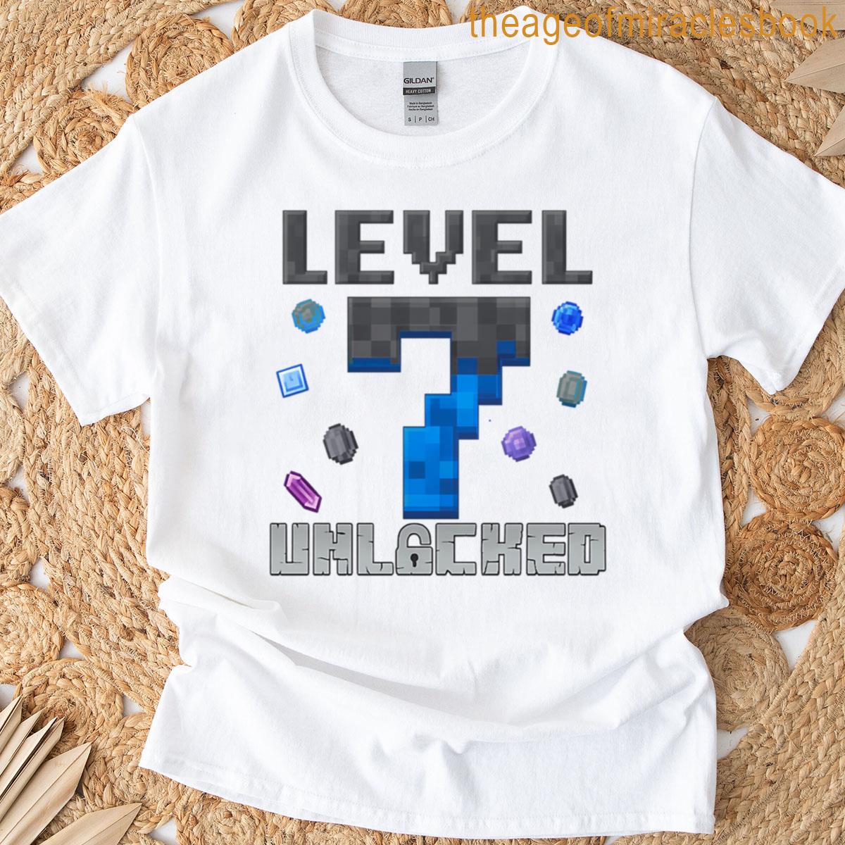 Level 7 Unlocked Pixel Gamer Design Birthday Achievement Art T-shirt
