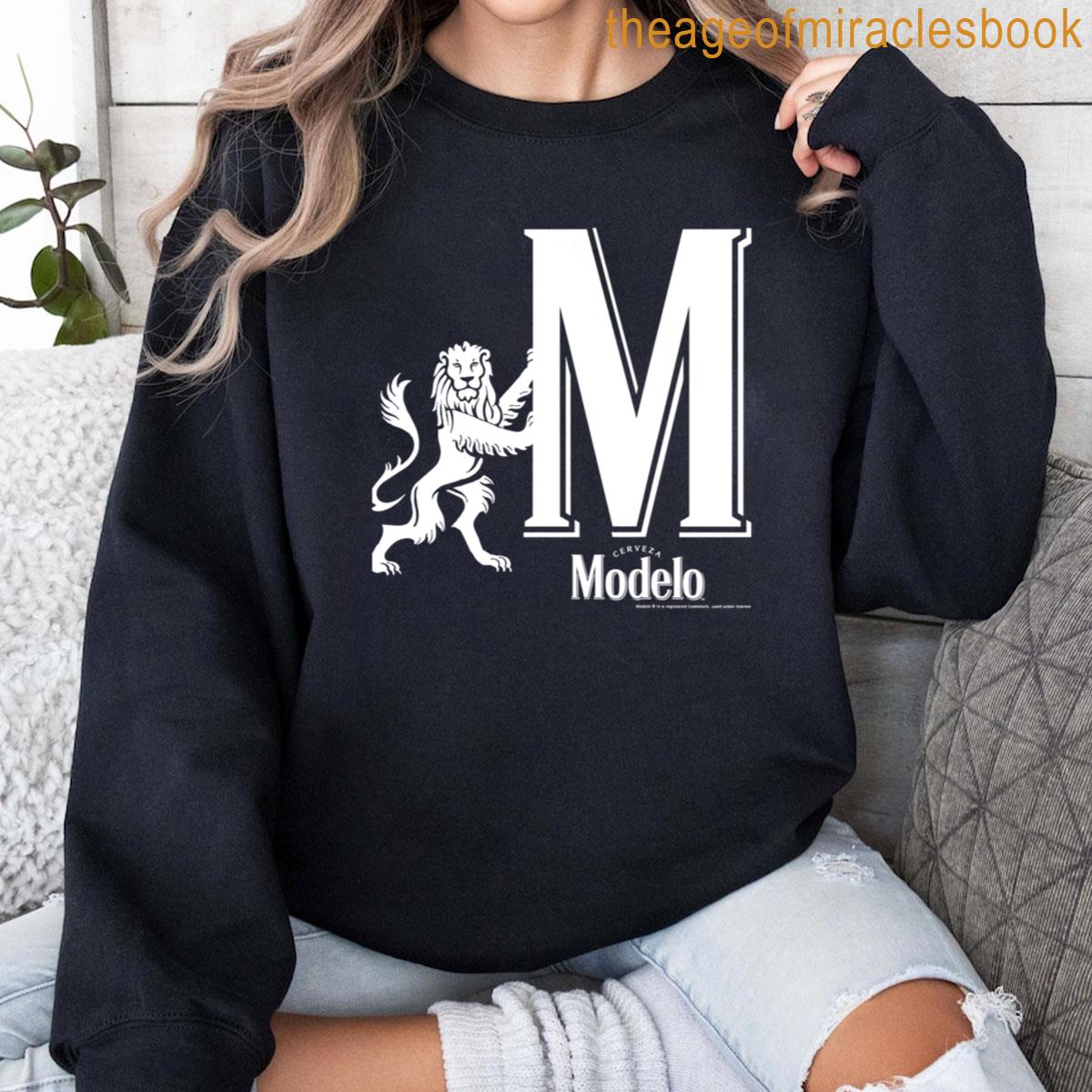 Modelo Logo Graphic T-shirt